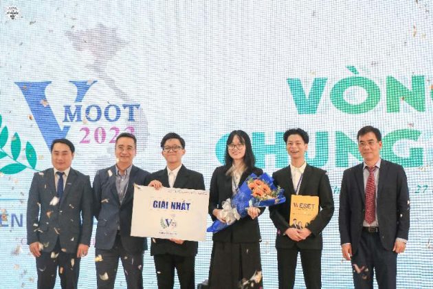 Đại diện VMoot từ Trường Đại học Luật Hà Nội vô địch cuộc thi Phiên tòa ...